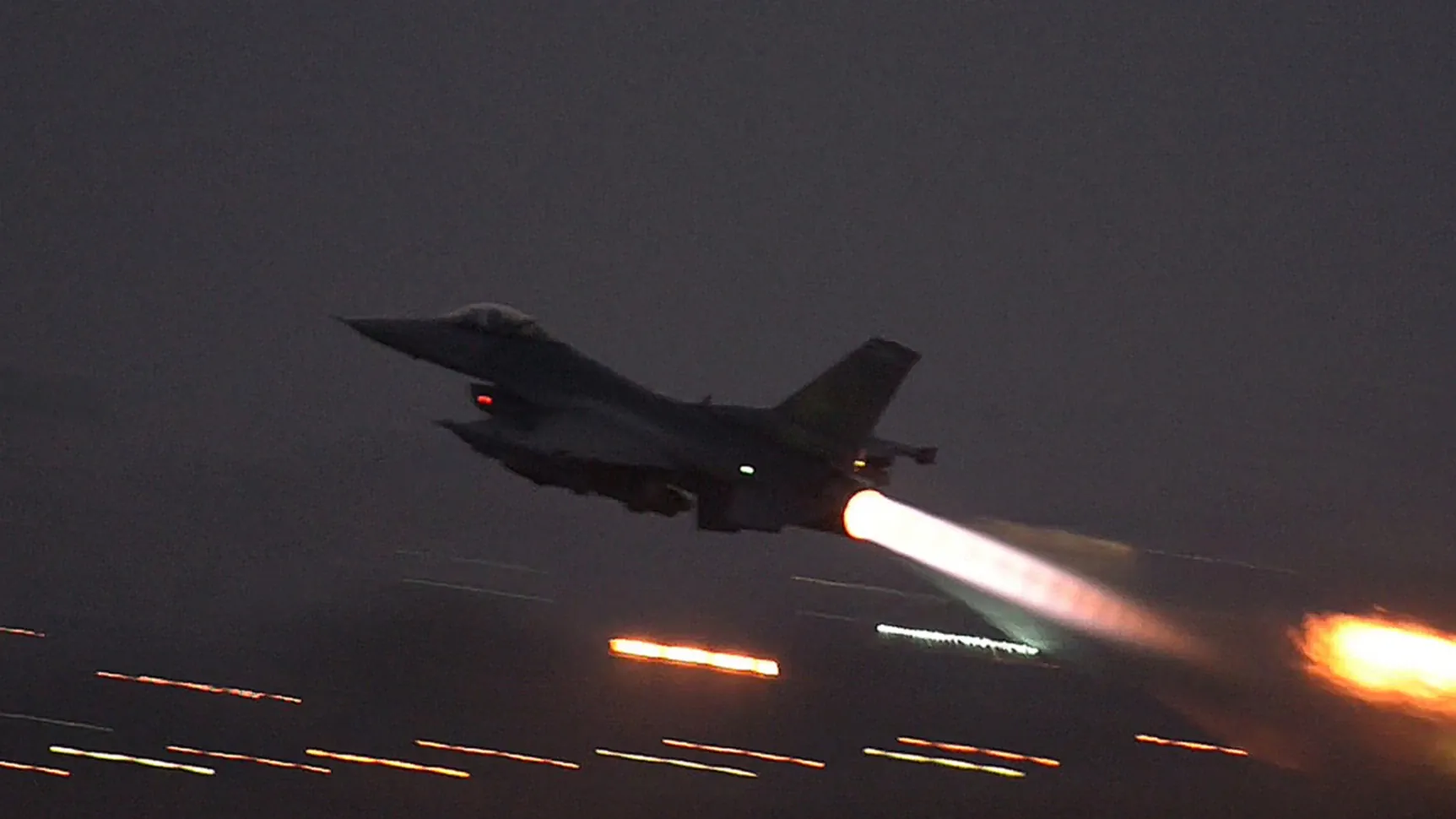 US jets bomb eastern Syria in 'self-defense'