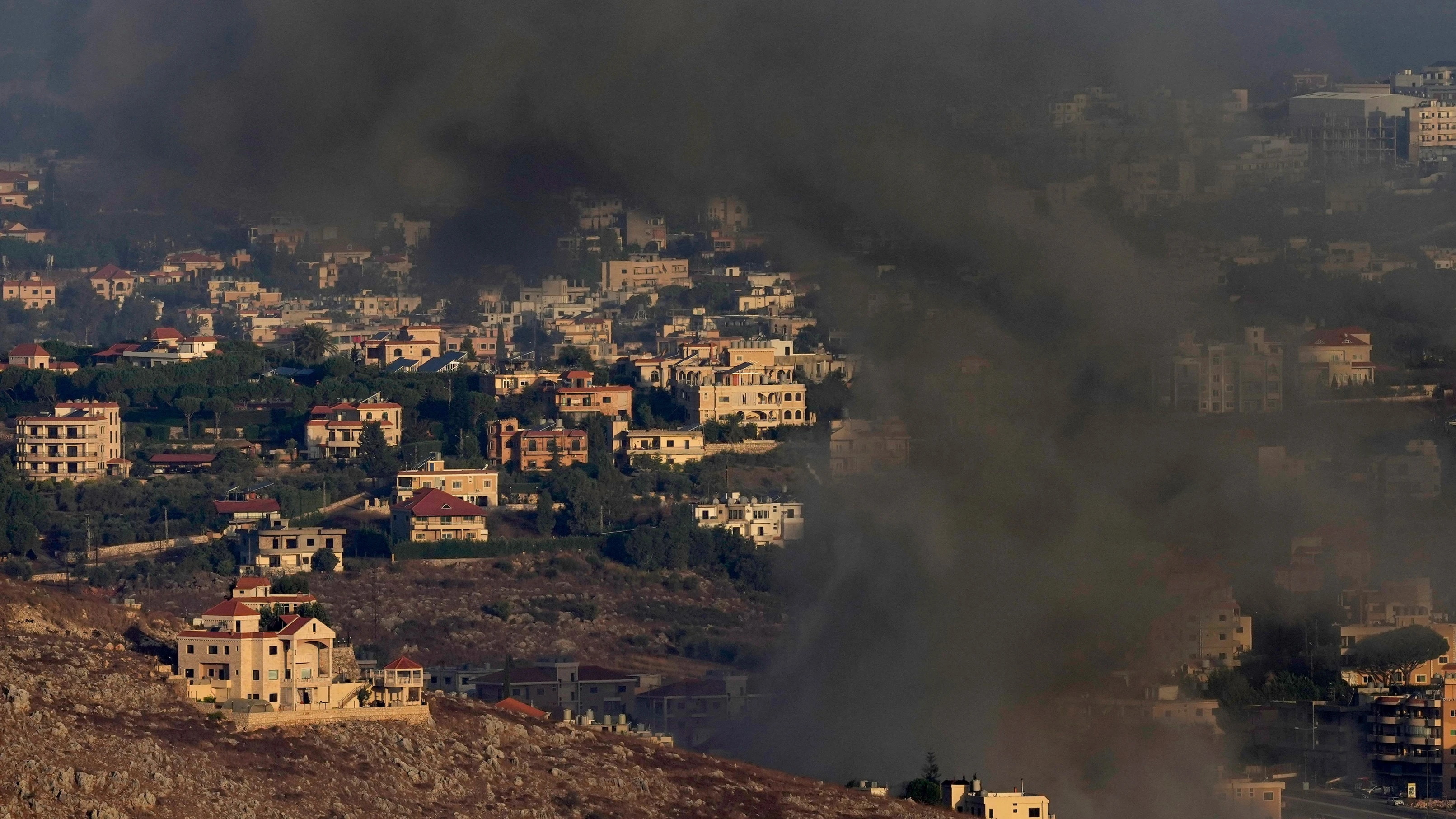 Israeli army leaves Khiam, bombs city after Lebanese troops enter