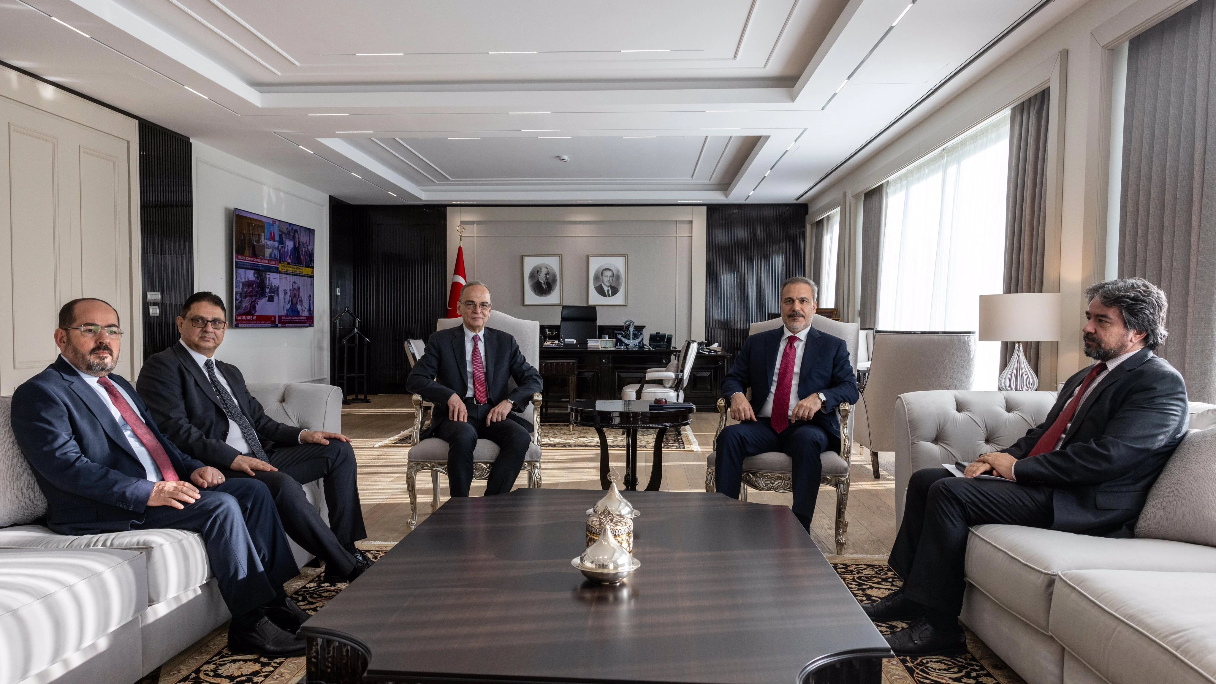 Turkish FM holds talks with Syria’s political opposition