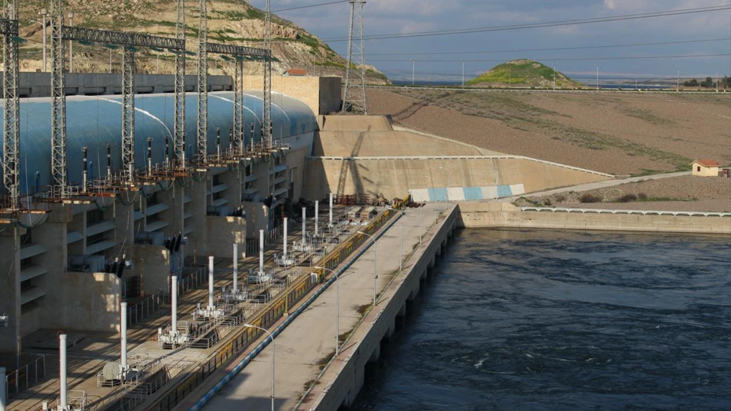 Syrian govt forces move to take control of strategic Tishreen Dam
